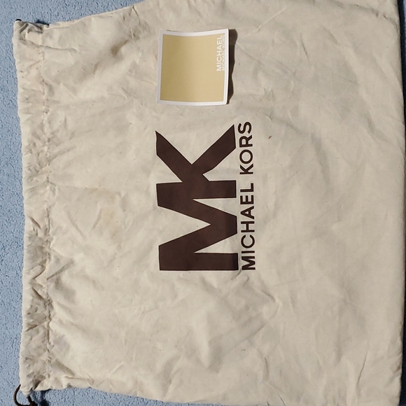 Michael Kors | Bags | Michael Kors Cream Colored Bucket Bag With Dust ...